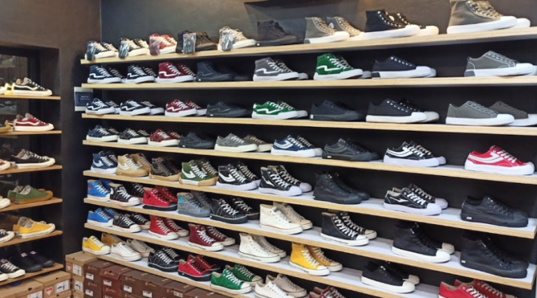 10 Toko Sepatu di Malang Terlengkap dan Terjamin Ori